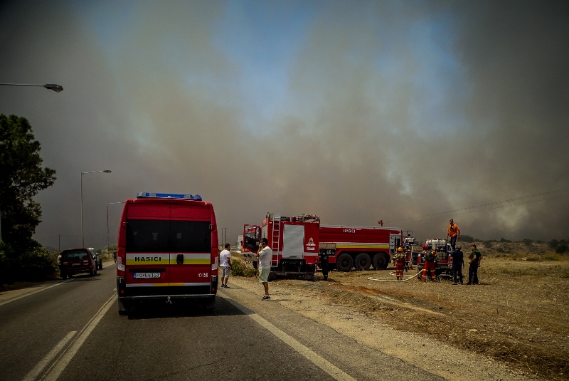 Φωτιά τώρα στη Ρόδο: Μαίνεται για 7η μέρα - Εκλιπαρούν για βοήθεια οι ...