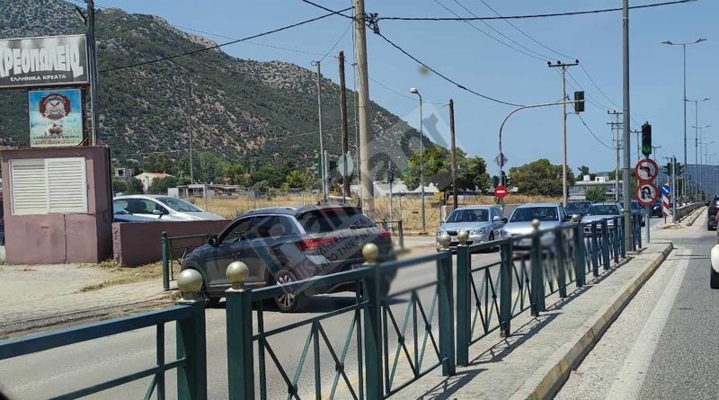 Νέα Μάκρη: Οδηγός πήγαινε ανάποδα στη Λεωφόρο Μαραθώνος (Φωτογραφίες)
