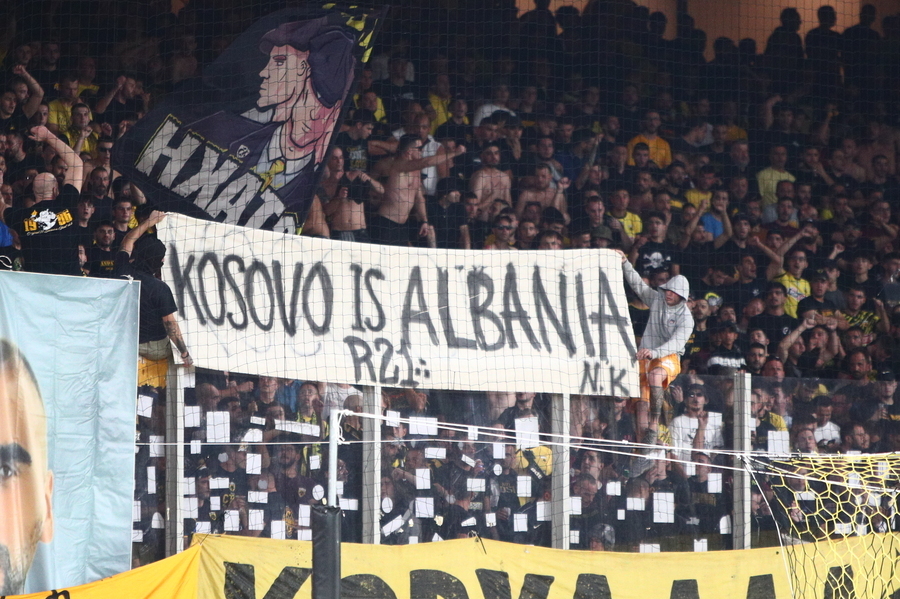 Οργή στην ΑΕΚ για το εθνικιστικό πανό οπαδών της: Θα τους απαγορευτεί η ...
