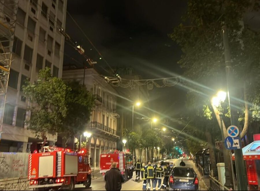 Έκρηξη βόμβας έξω από την Aplha Bank στη Σταδίου απέναντι από το υπ ...