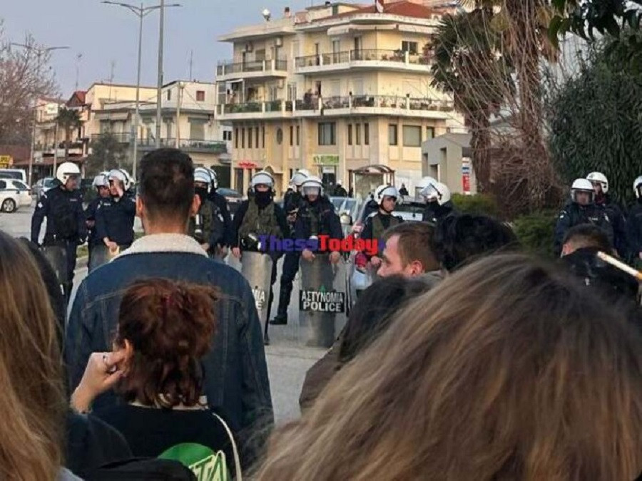 Κομοτηνή: Επέμβαση των ΜΑΤ στην κατάληψη στο Δημοκρίτειο - 18 ...