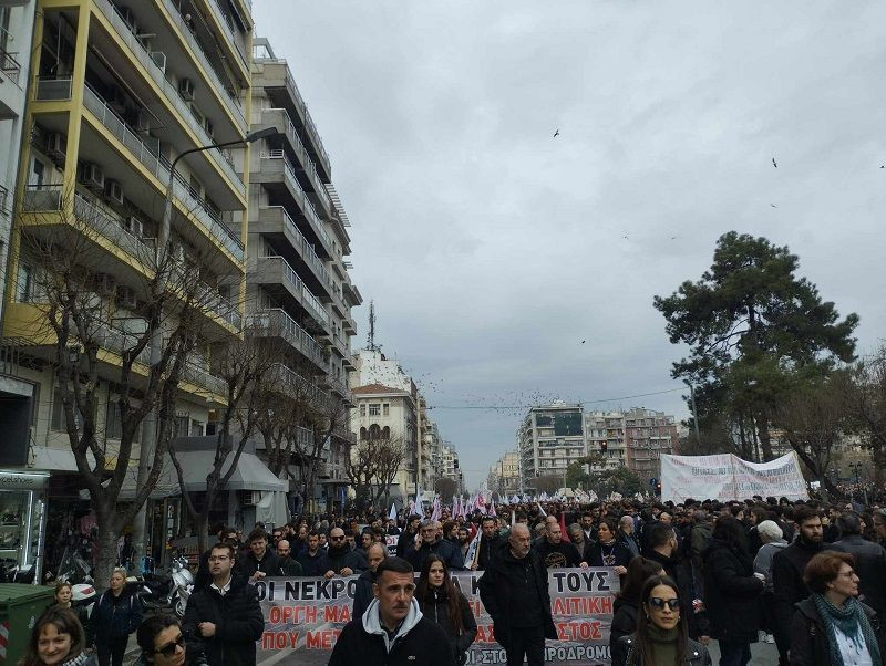 Θεσσαλονίκη: Μαζική πορεία για την τραγωδία στα Τέμπη - «Δικαίωση εδώ ...