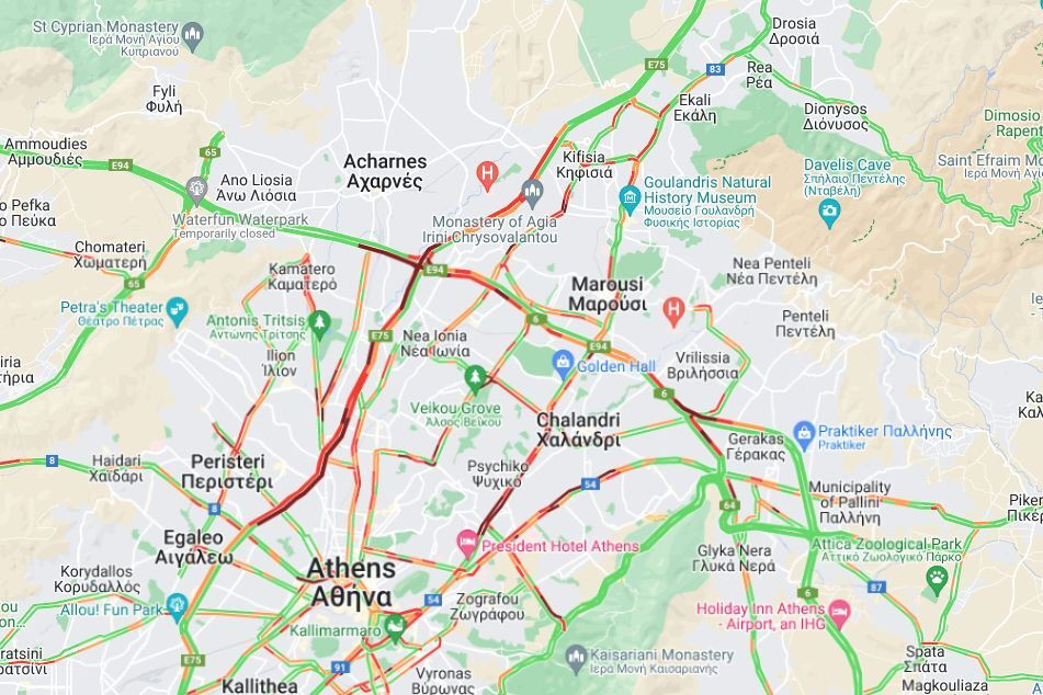 Κίνηση στους δρόμους: Τροχαίο στην Κηφισίας - Ουρές χιλιομέτρων στον Κηφισό