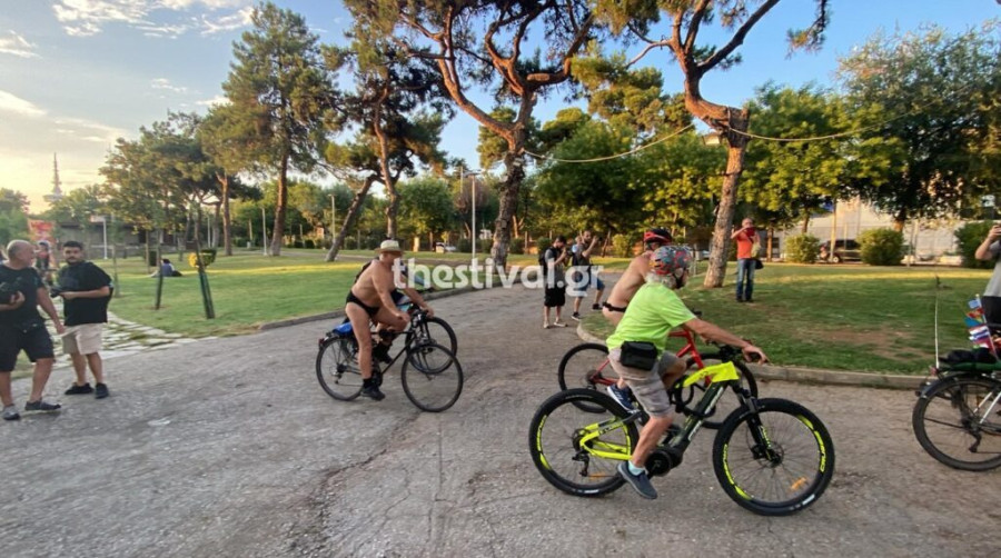 Θεσσαλονίκη: «Γέμισε» γυμνούς ποδηλάτες η πόλη | Το Κουτί της Πανδώρας