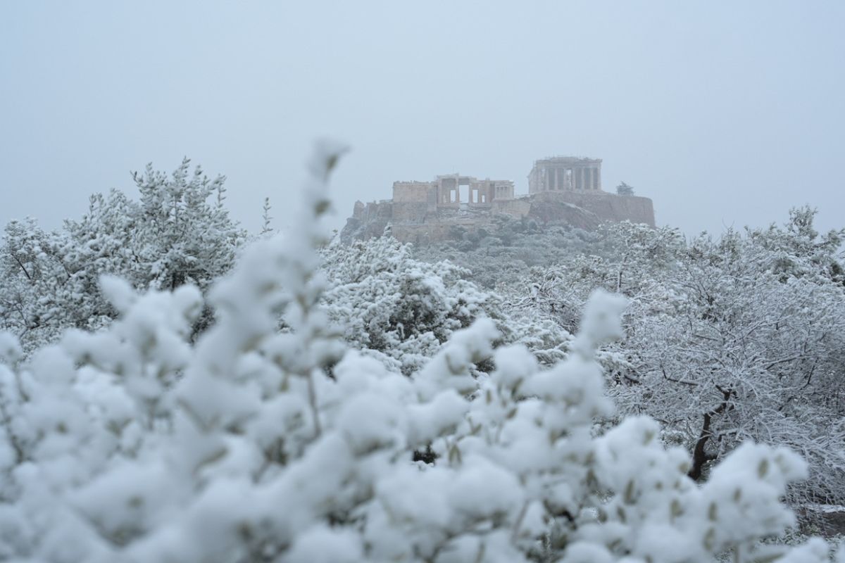 Μαγικές εικόνες από τον χιονιά στην Αθήνα - Η Ακρόπολη στα «λευκά»