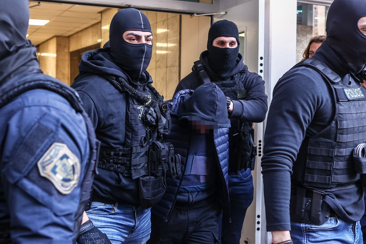 Δύσκολη μάχη για τον αστυνομικό: Δεν λειτουργούν ζωτικά όργανα ...