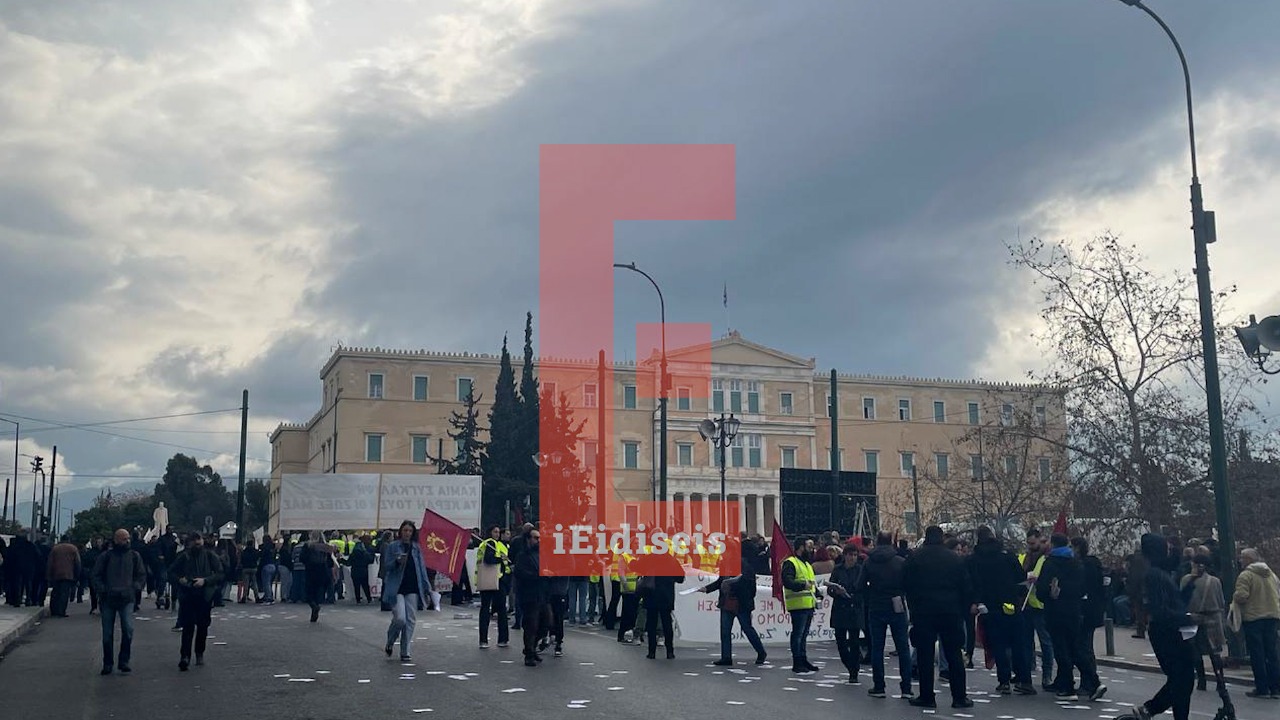 LIVE BLOG - Σύνταγμα: Η συγκέντρωση για τα Τέμπη - Όσα συμβαίνουν