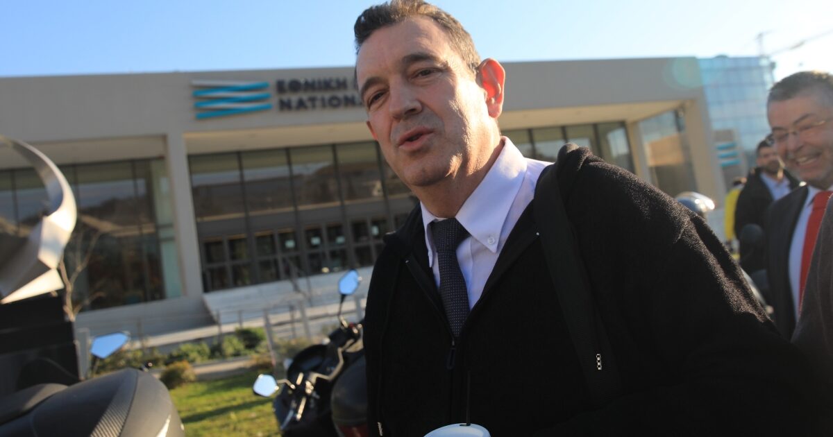 Ιερά Σύνοδος: Το μόνο που δεν έκανε ήταν να...χειροκροτήσει τον ...