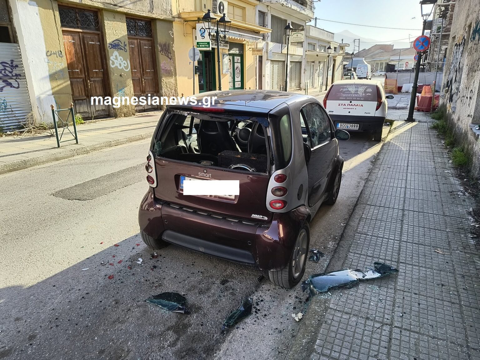 Βόλος: 37χρονος ξυλοκόπησε 21χρονη και έσπασε το αυτοκίνητό της - Τι ...