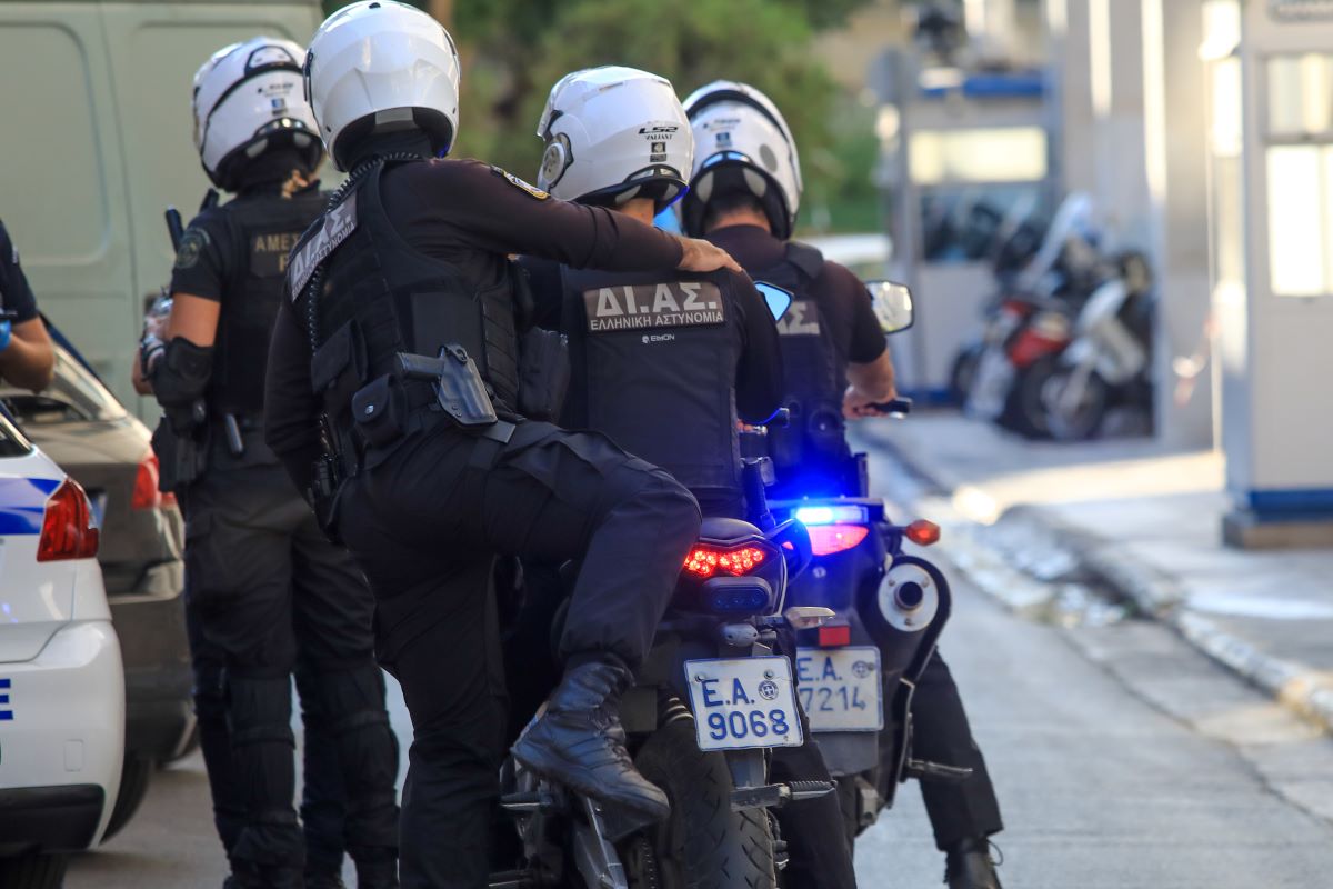 Έφοδος του ελληνικού FBI σε χρηματιστηριακή εταιρεία στην Αθήνα – Στο ...