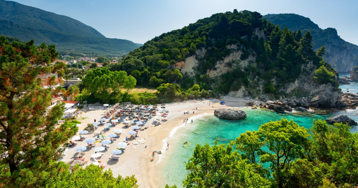 Διακοπές με αυτοκίνητο: Οι ιδανικοί ελληνικοί προορισμοί για εξορμήσεις