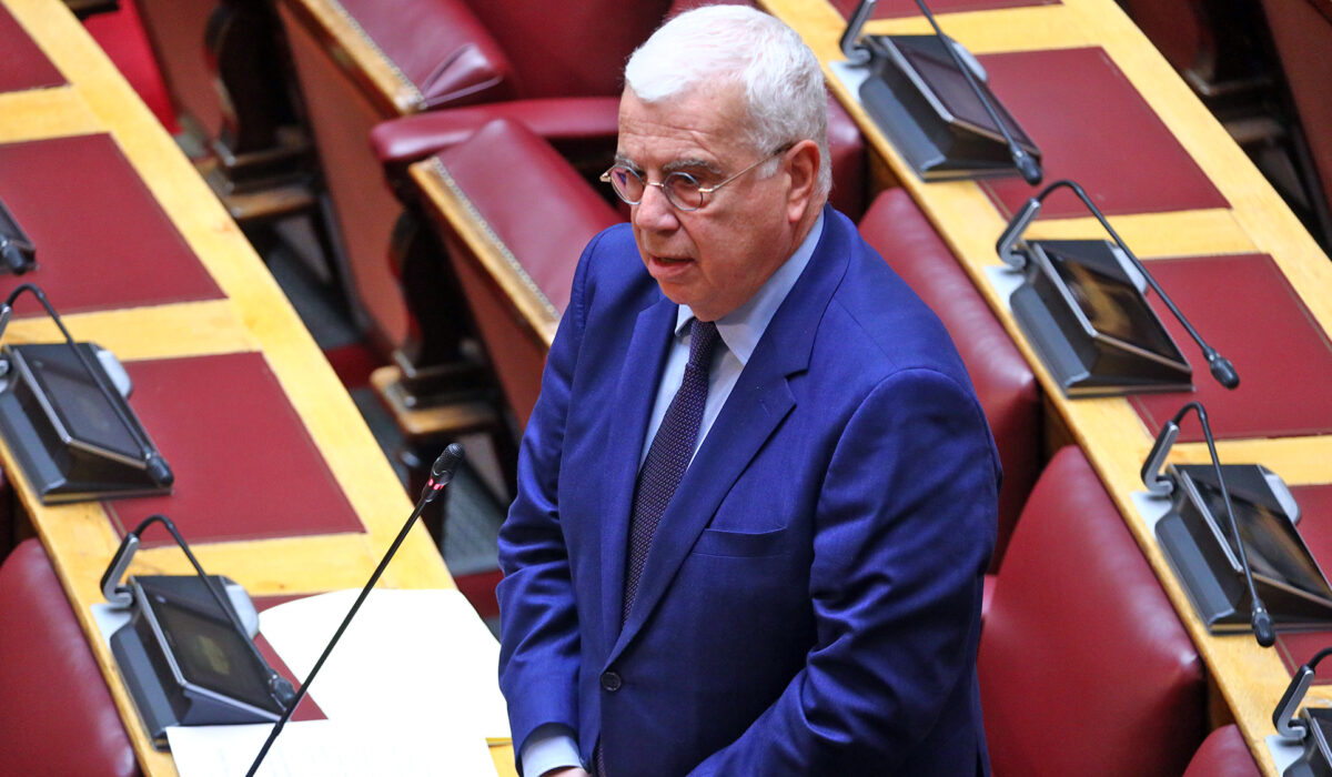 «Βολές» κατά των αγροτών από τον Σιμόπουλο: «Τα μπλόκα εκβιάζουν την ...