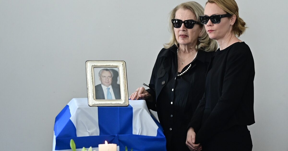 Σε κλίμα συγκίνησης η κηδεία του Αναστάση Παπαληγούρα - Παρόντες ...