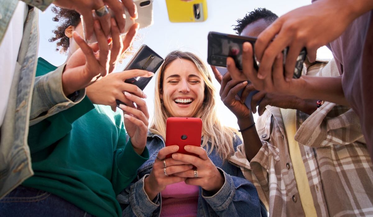 Generation Z: Τι θέλει, γιατί ανησυχεί, τι δουλειές ψάχνει